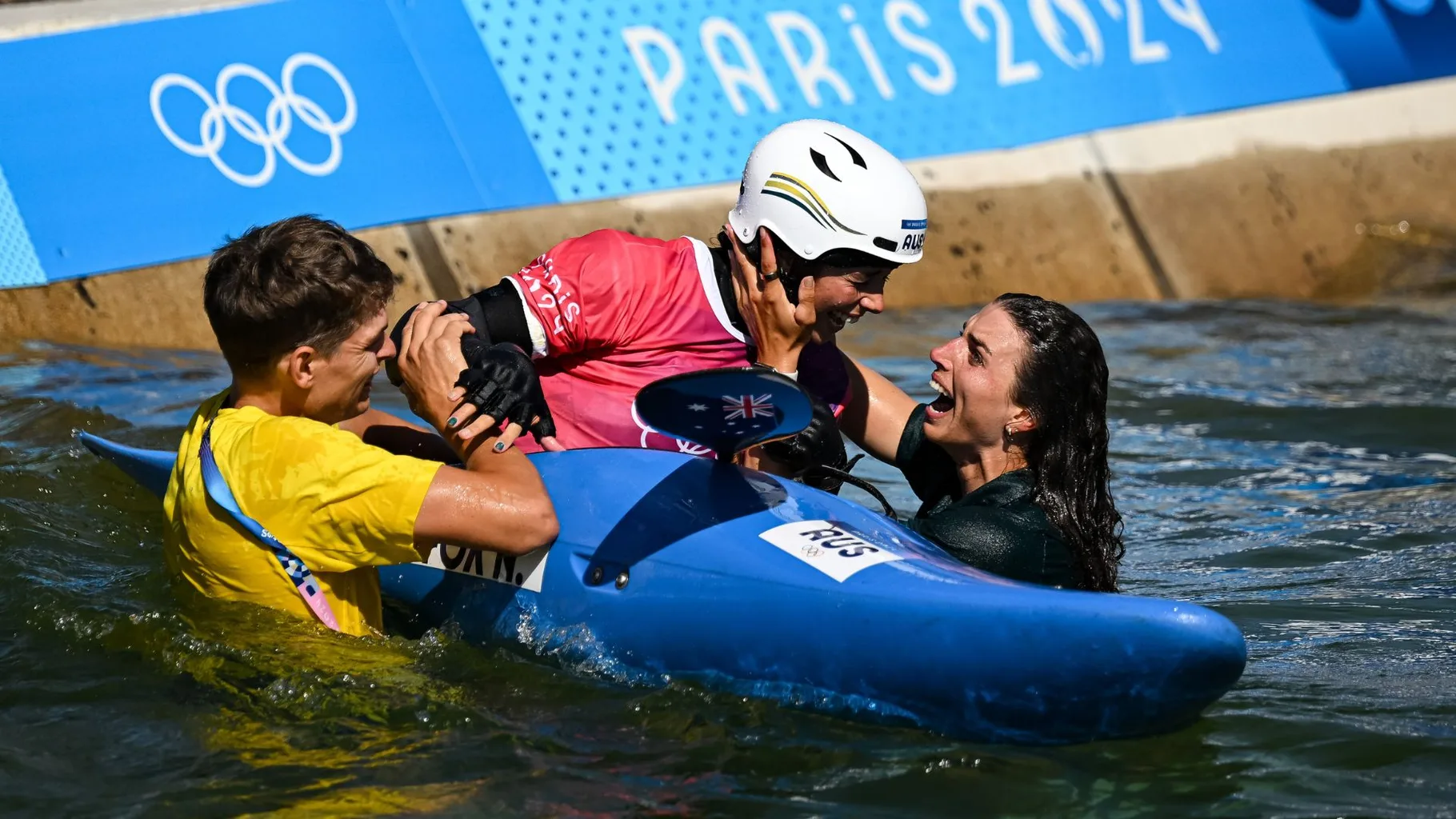 Jess Fox Leaps Into The Water To Celebrate Sister, Noémie Fox's Olympic ...