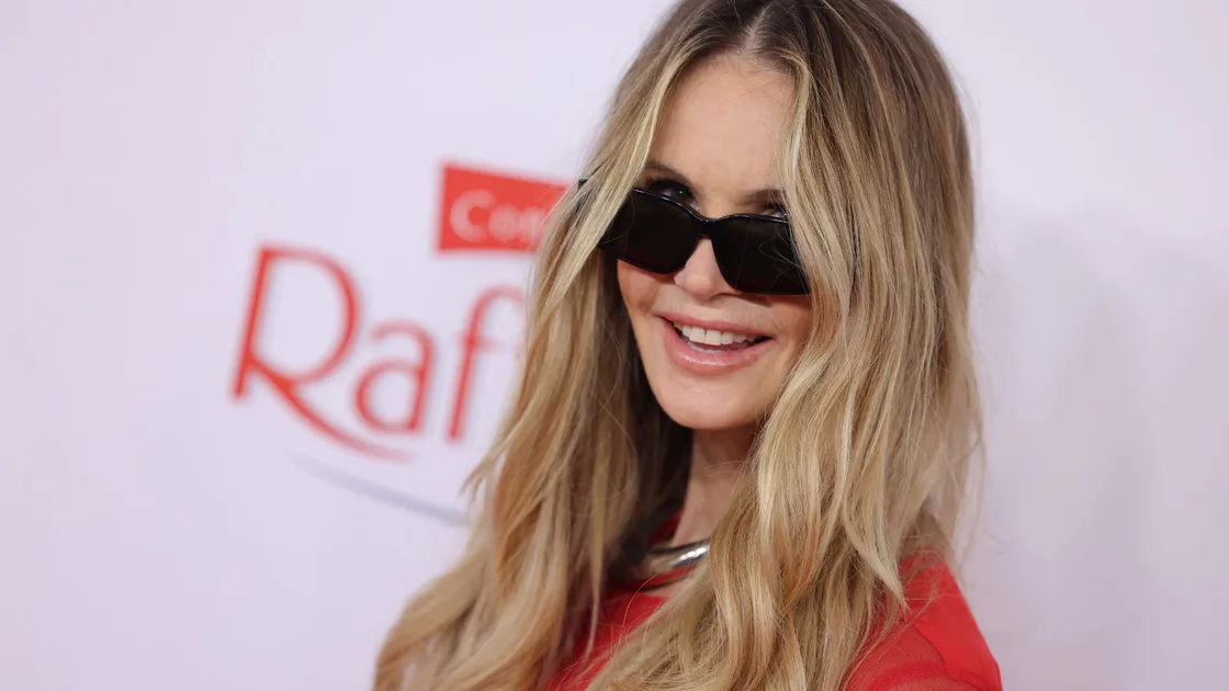 Elle Macpherson Treated Breast Cancer With Alternative Medicine