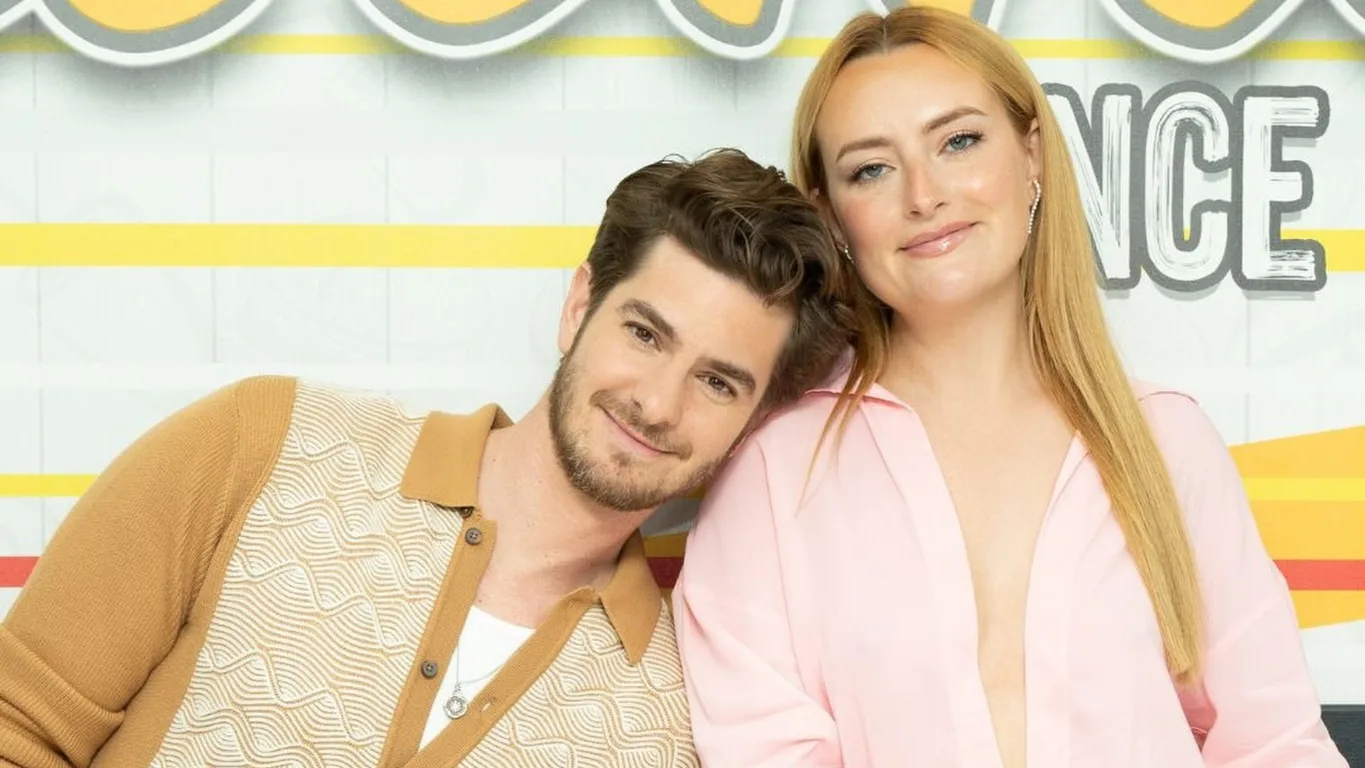 Who Is Andrew Garfield’s Girlfriend? His Dating Timeline Revealed ...