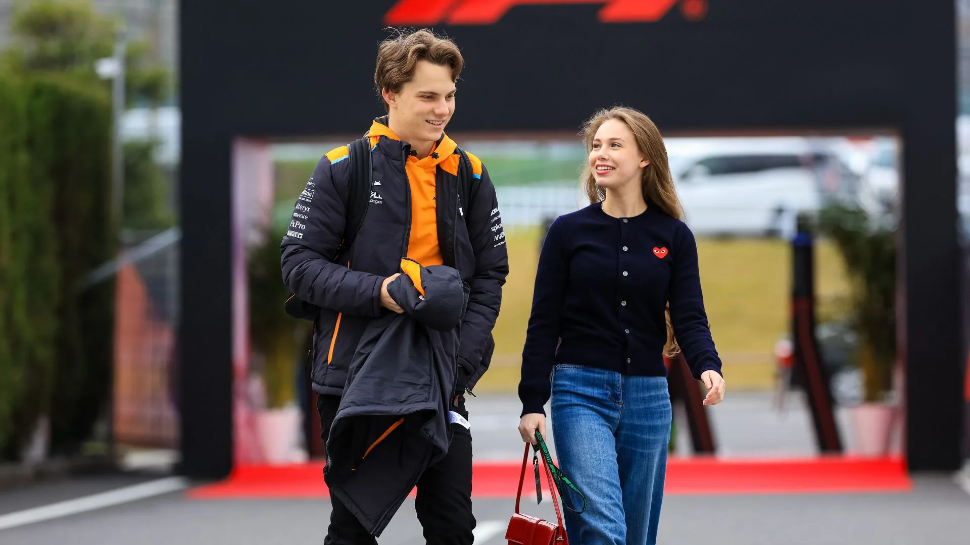 Who Is Oscar Piastri Dating? All About His Girlfriend, Lily Zneimer ...