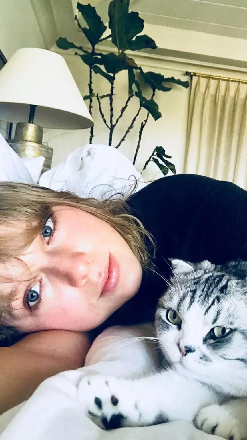 Taylor Swift’s Cat Meredith Grey Makes Rare Appearance