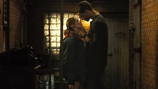 Maika Monroe & Tyriq Withers Talk 'Reminders Of Him' Chemistry| marie ...
