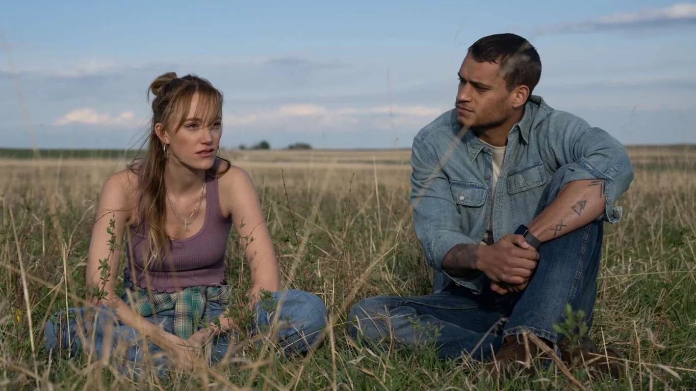 Maika Monroe & Tyriq Withers Talk 'Reminders Of Him' Chemistry| marie ...