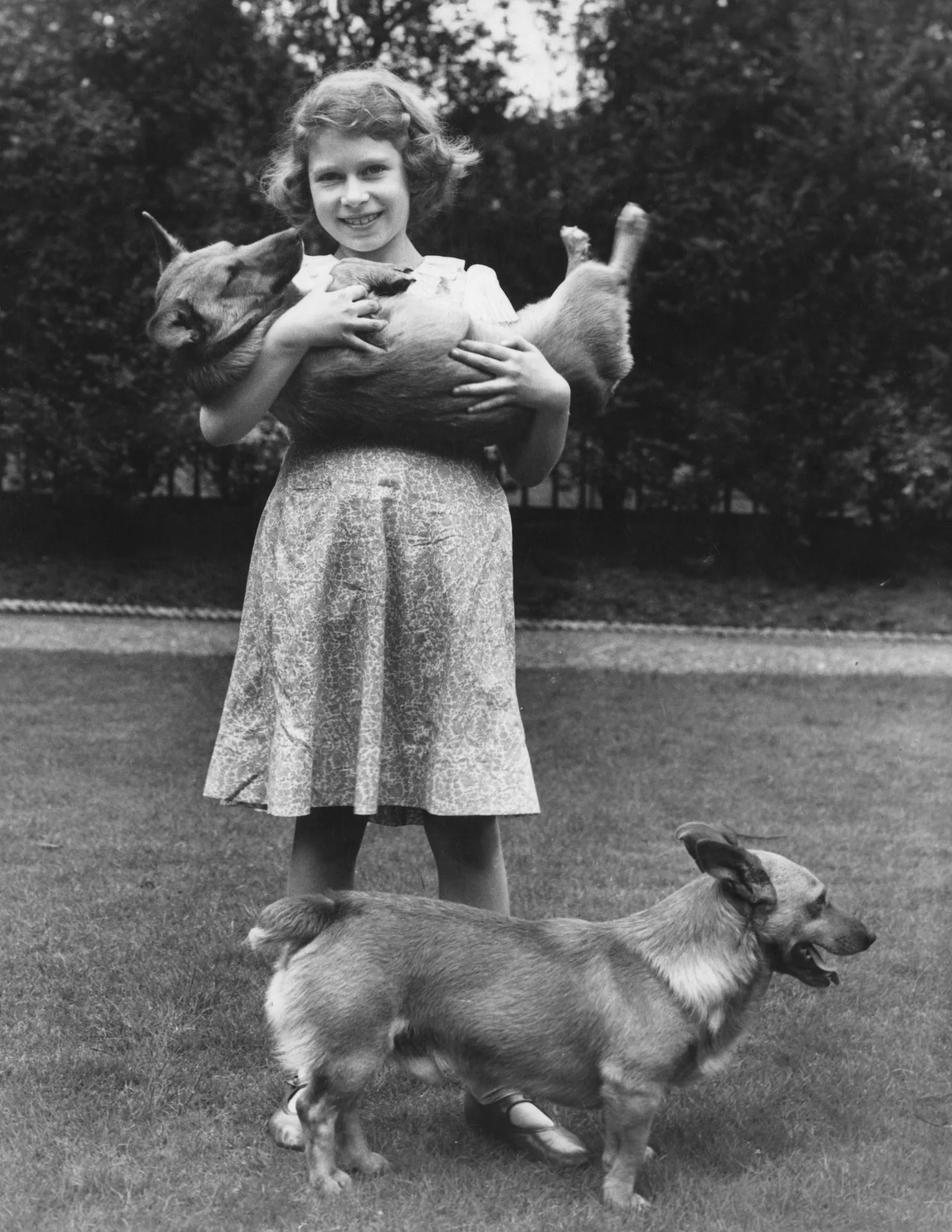Queen Elizabeth II Young: 11 Rare Photos Of The Queen In Her Teens & 20s