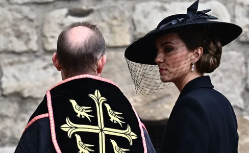 Princess Kate's Funeral Outfit (And Necklace) Is A Tribute To The Queen