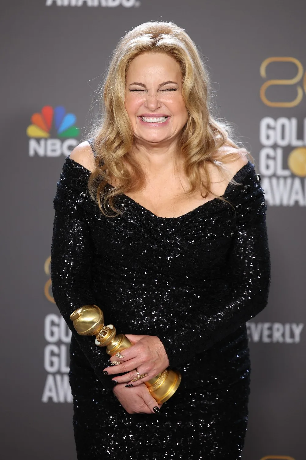 Watch Jennifer Coolidge's Viral 2023 Golden Globes Acceptance Speech Here