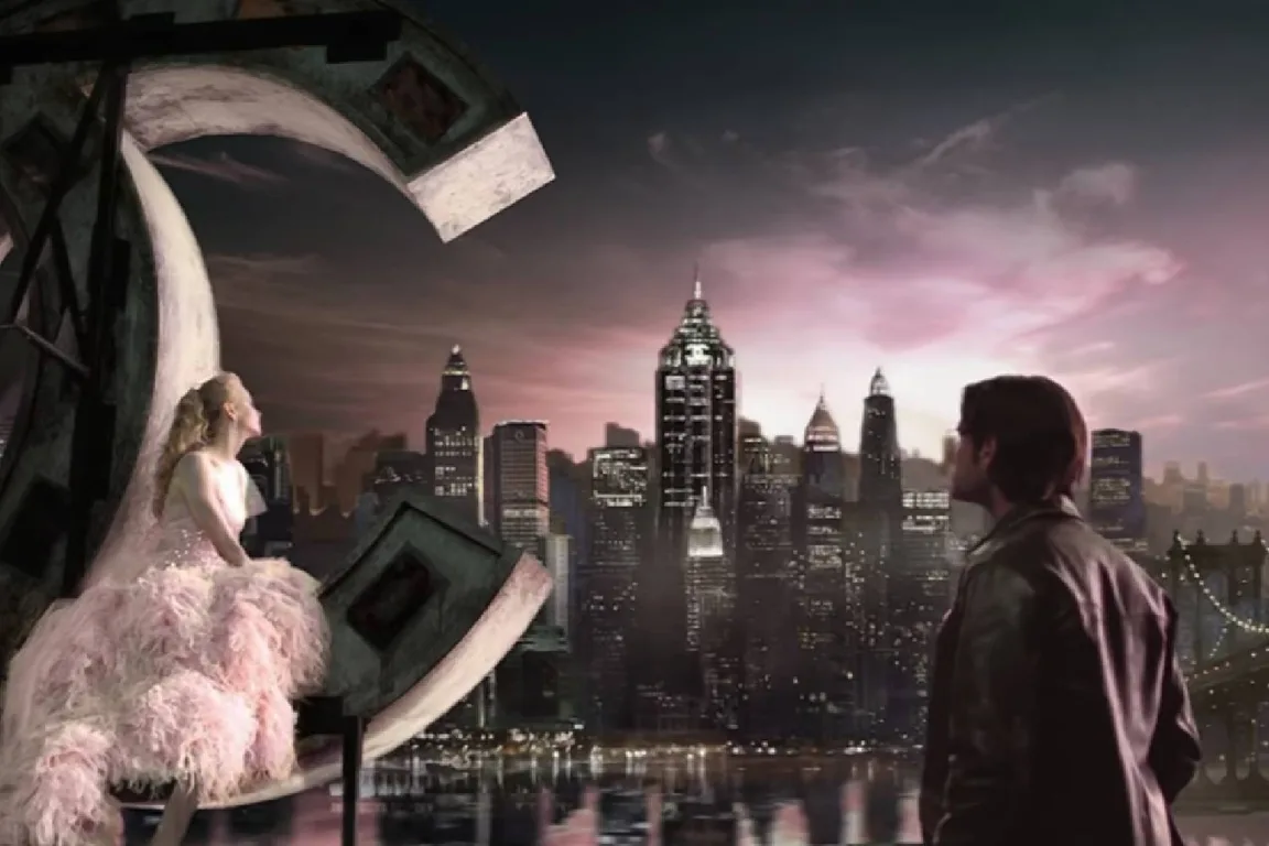 Nicole Kidman Wears Iconic Chanel No.5 Dress To Met Gala