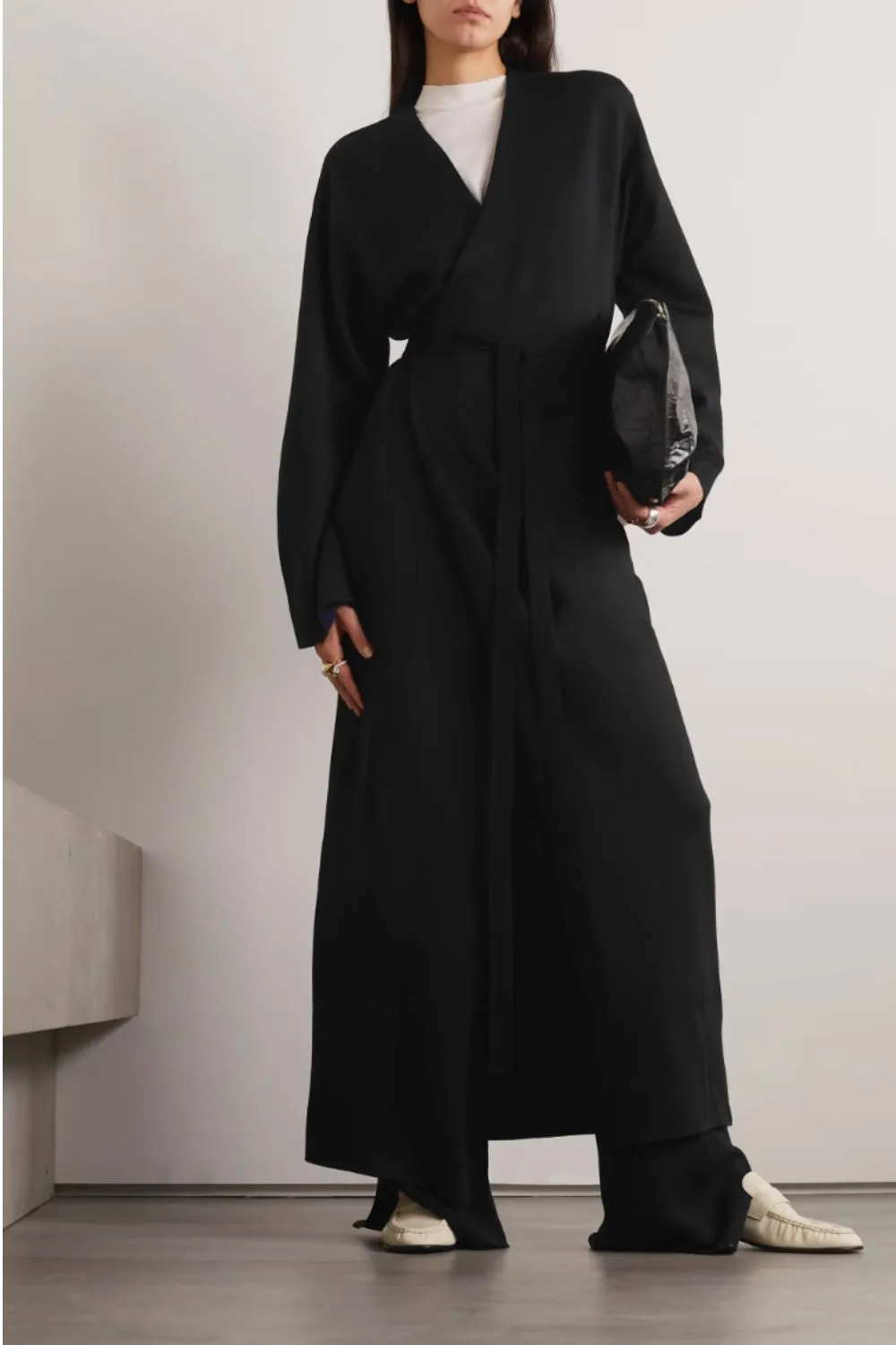 What To Wear On Your Next Flight: 8 Best Plane Outfits