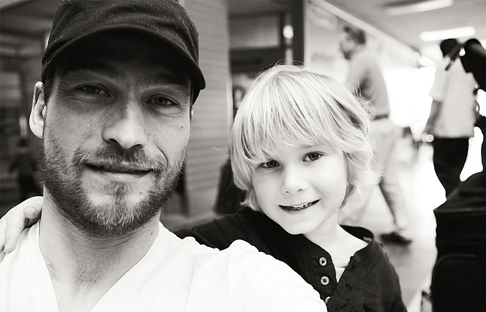 Andy Whitfield’s Wife Recounts The Heartbreaking True Story Of His ...