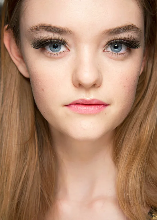 How To Apply And Remove False Lashes