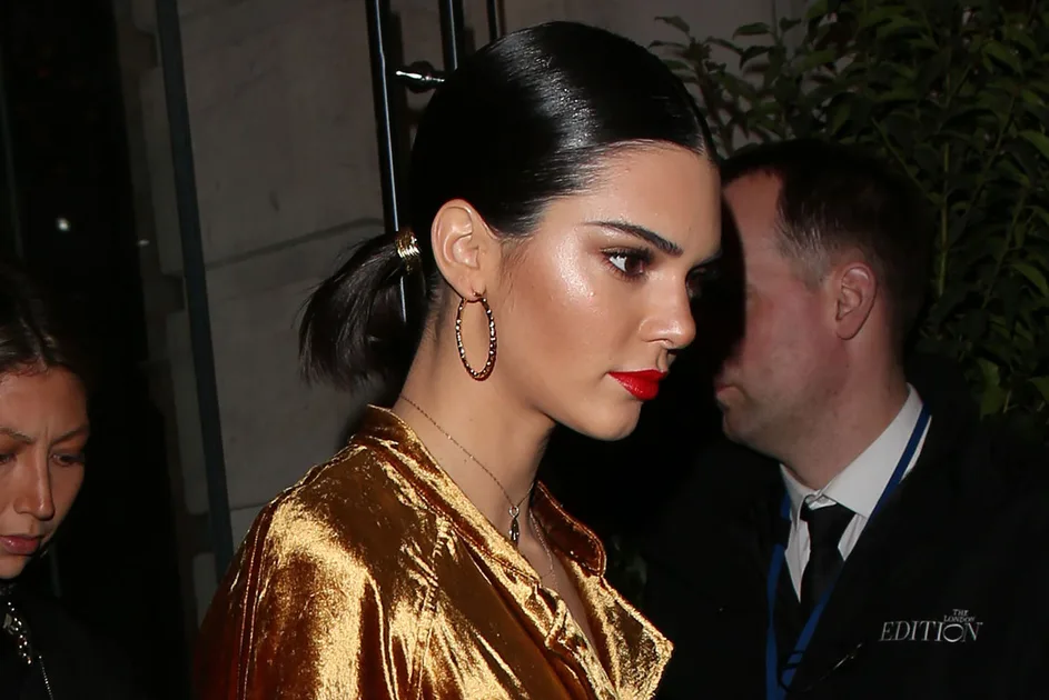 Kendall Jenner Stepped Out In The Trend Well All Be Wearing For Winter 0497