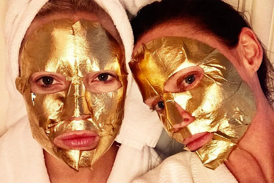 Celebrities can't get enough of this luxury gold face mask before the ...