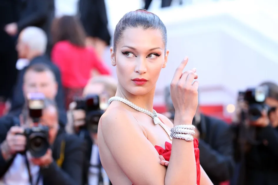Bella Hadid is bringing back the '90s skinny brow