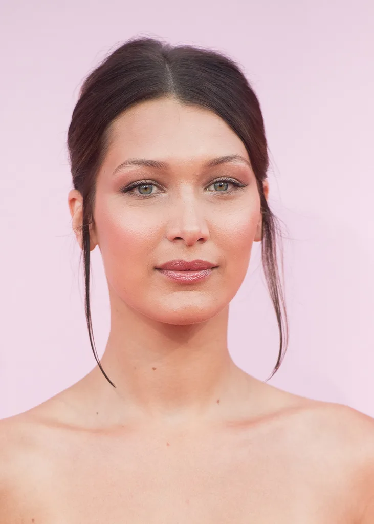 Bella Hadid is bringing back the '90s skinny brow