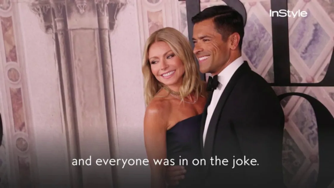 Kelly Ripa and Mark Consuelos Officially Win “Best Family Holiday Card ...
