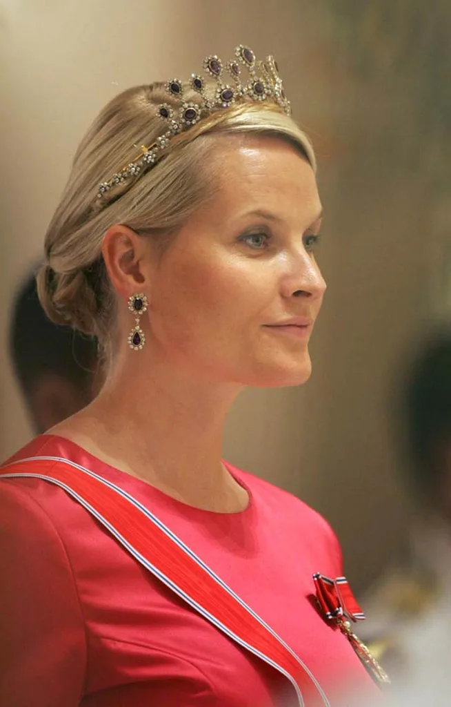 The Secret Royal Rules Of Wearing A Tiara