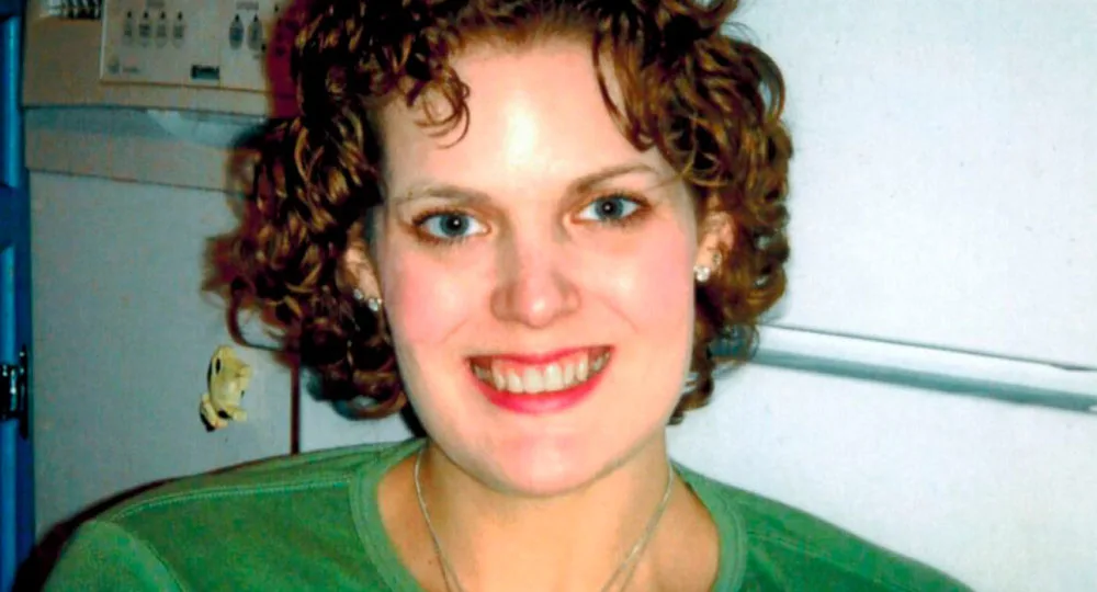 Woman Poses As CIA Agent To Convinces Family To Kill Couple