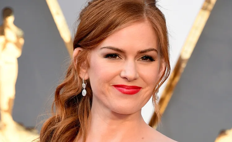 Isla Fisher Didn't Always Love Her Red Hair—Until One Thing Changed Her ...