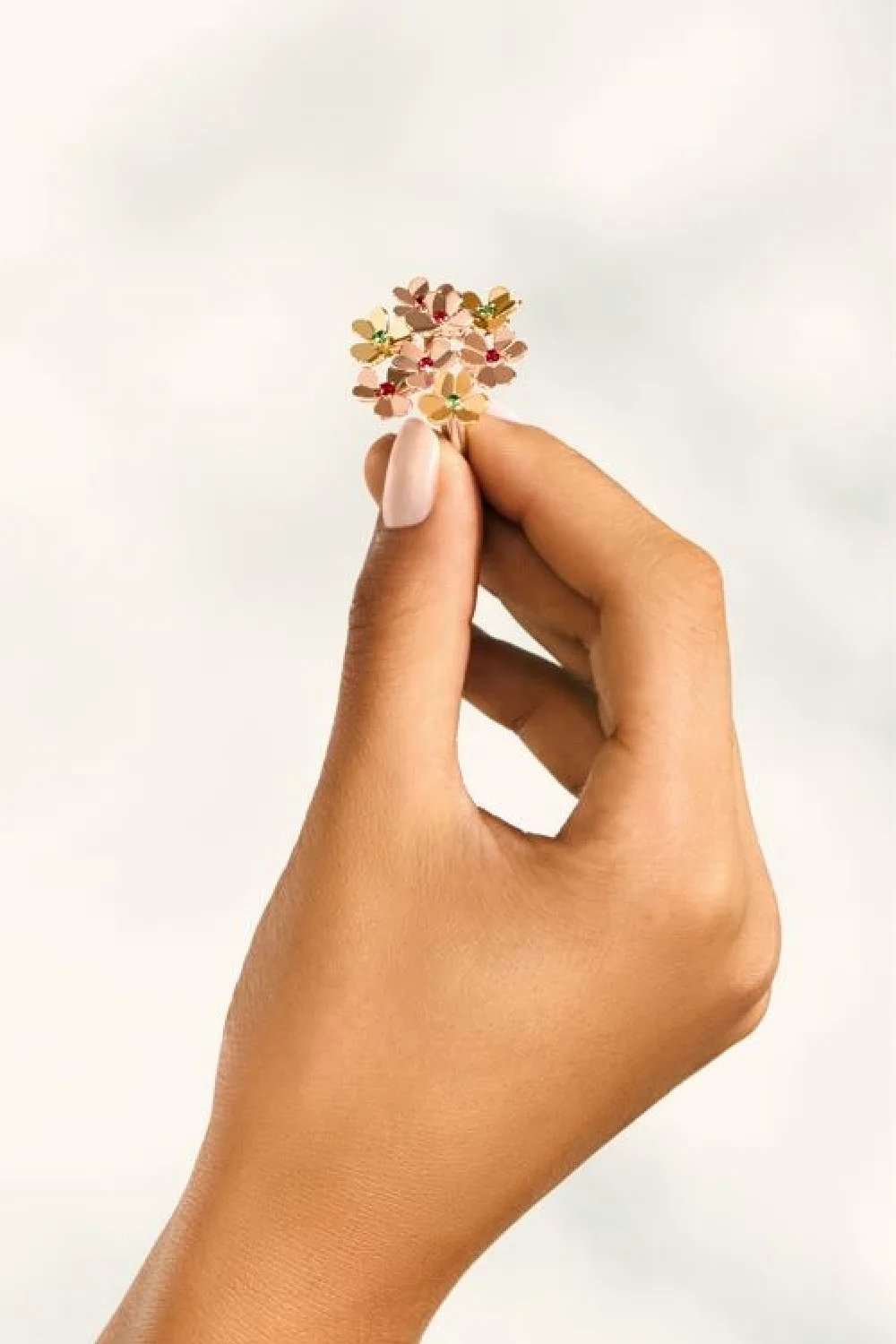 Van Cleef & Arpels Launches New Frivole Collection