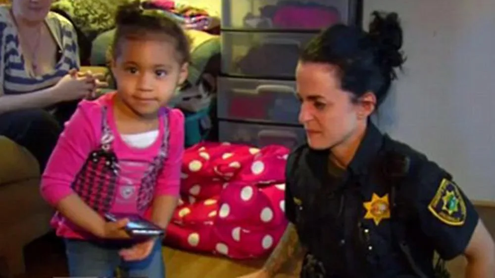 Little Girl Calls 911 For Fashion 'Emergency'