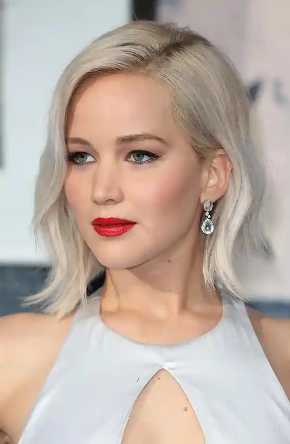 16 Celebrities With Platinum Blonde Hair