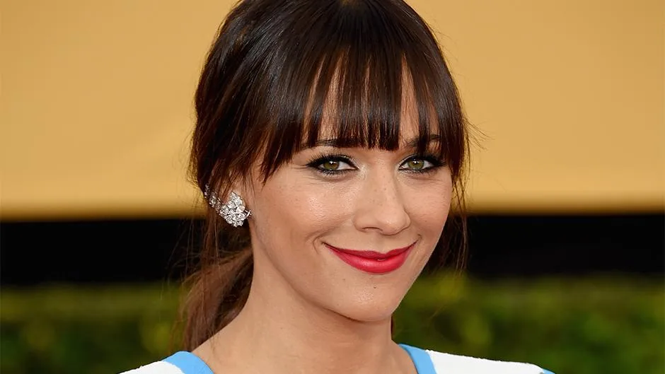 Rashida Jones reveals bite from Michael Jackson's chimp | ELLE