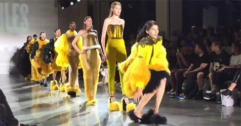 6 Times Models Handled Runway Malfunctions Like Pros | ELLE