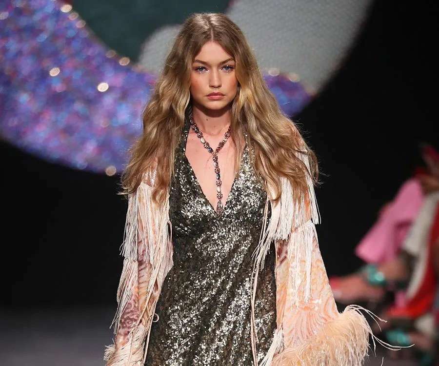 6 Times Models Handled Runway Malfunctions Like Pros | ELLE
