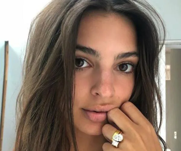 Emily Ratajkowski shares first engagement ring photo | ELLE