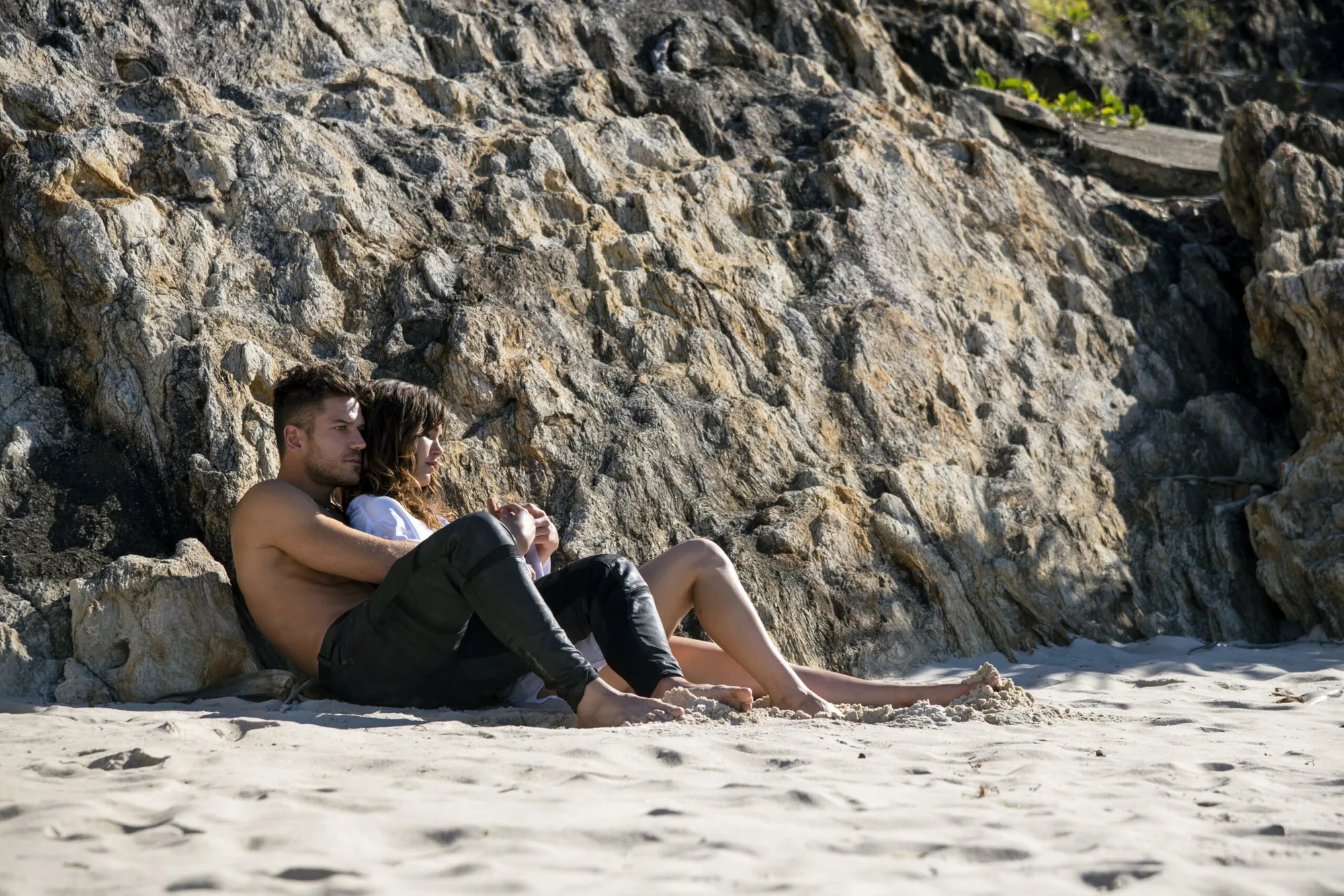 Netflix’s Tidelands: Trailer, Cast & Release Date Revealed | ELLE