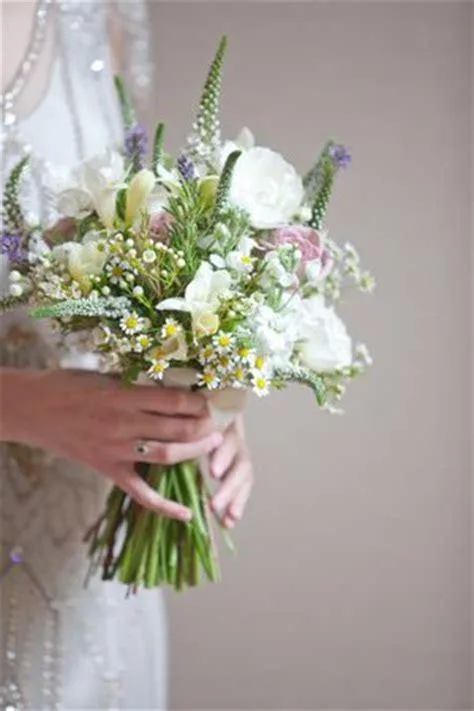20 Small Wedding Bouquet Ideas For The Low-Fuss Bride