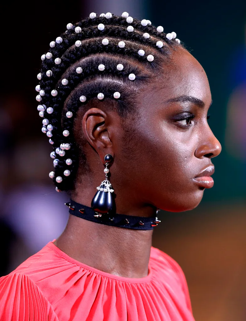 Pearl Scattering: The 2020 Pearl Hair Accessory Trend