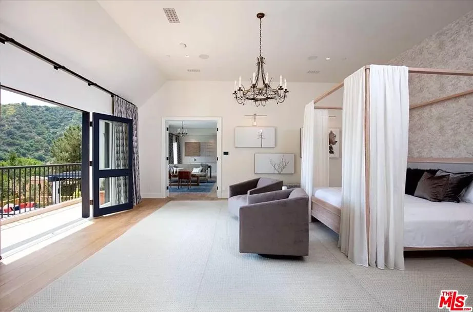 Inside Justin Hailey Bieber S 35m Beverly Hills Mansion Elle