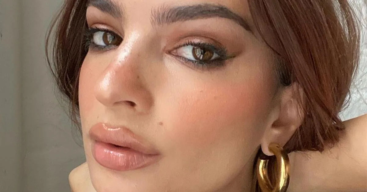 Emily Ratajkowski Response to Lip Filler Rumors | ELLE Emily Ratajkowski Response to Lip Filler Rumors | ELLE