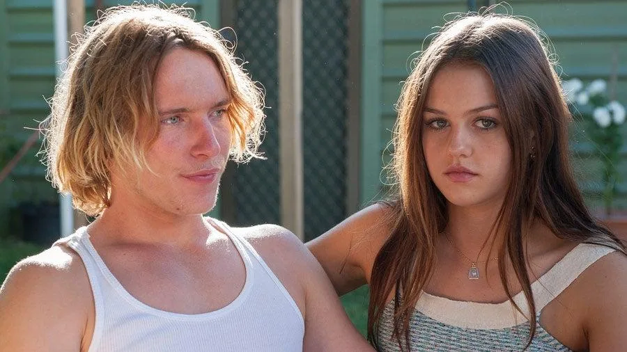 True Story Behind 'Puberty Blues': Wild as Novel & Series | ELLE
