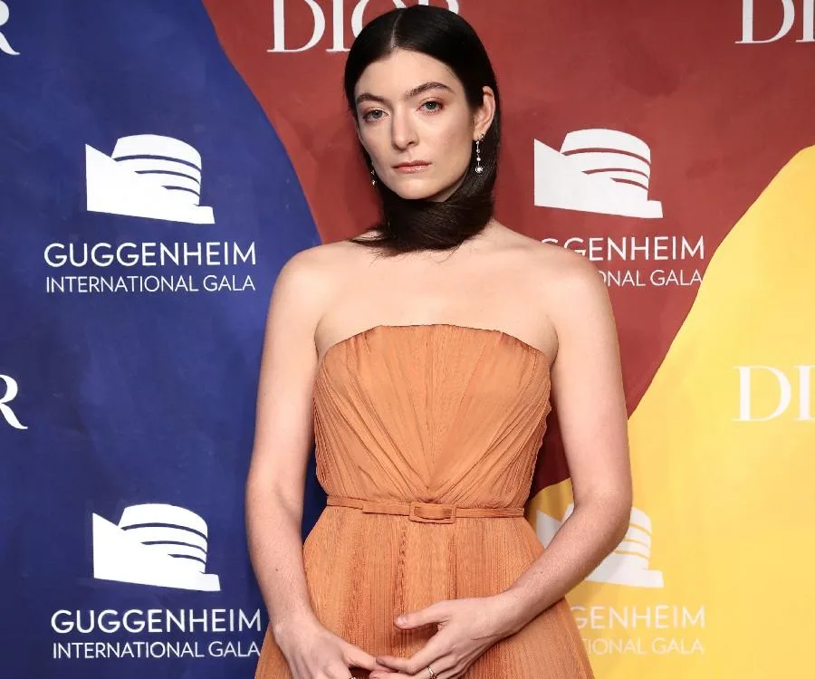 Lorde Responds To Viral Video Of Her Shushing Fans | ELLE