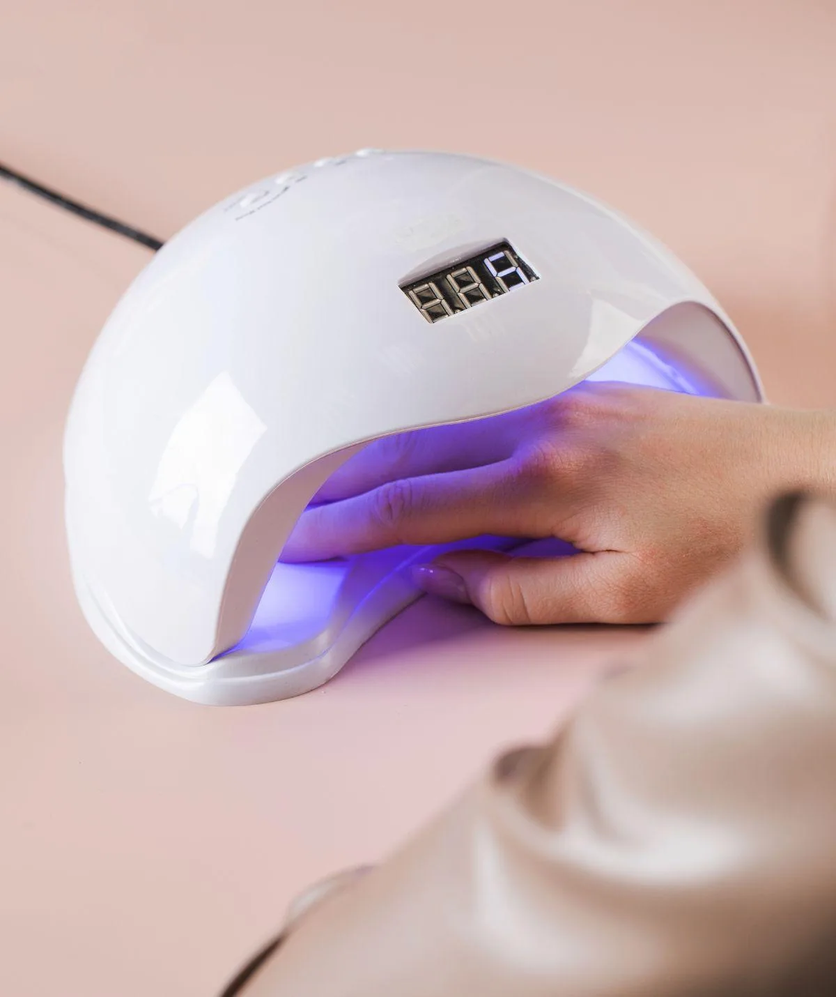 UV Nail Lamps: Are They Safe? Dermatologist’s Insight | ELLE