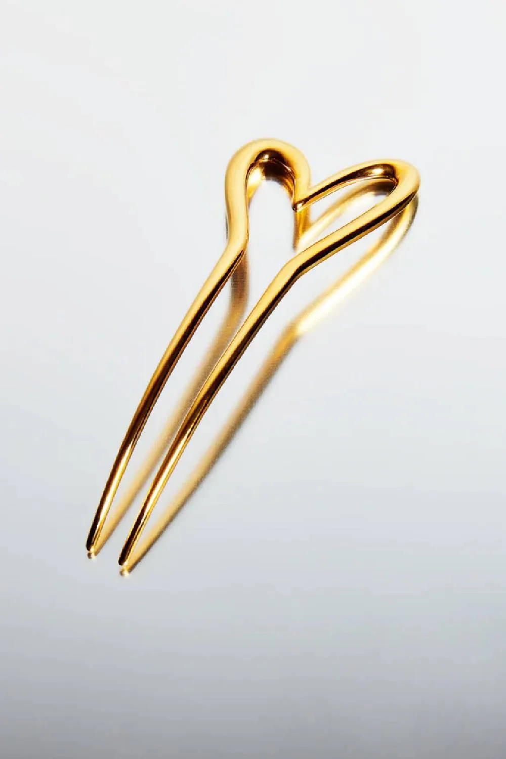 How to Use the French Pin: Tips & Hairstyles to Try | ELLE