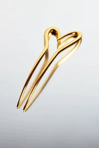 How to Use the French Pin: Tips & Hairstyles to Try | ELLE