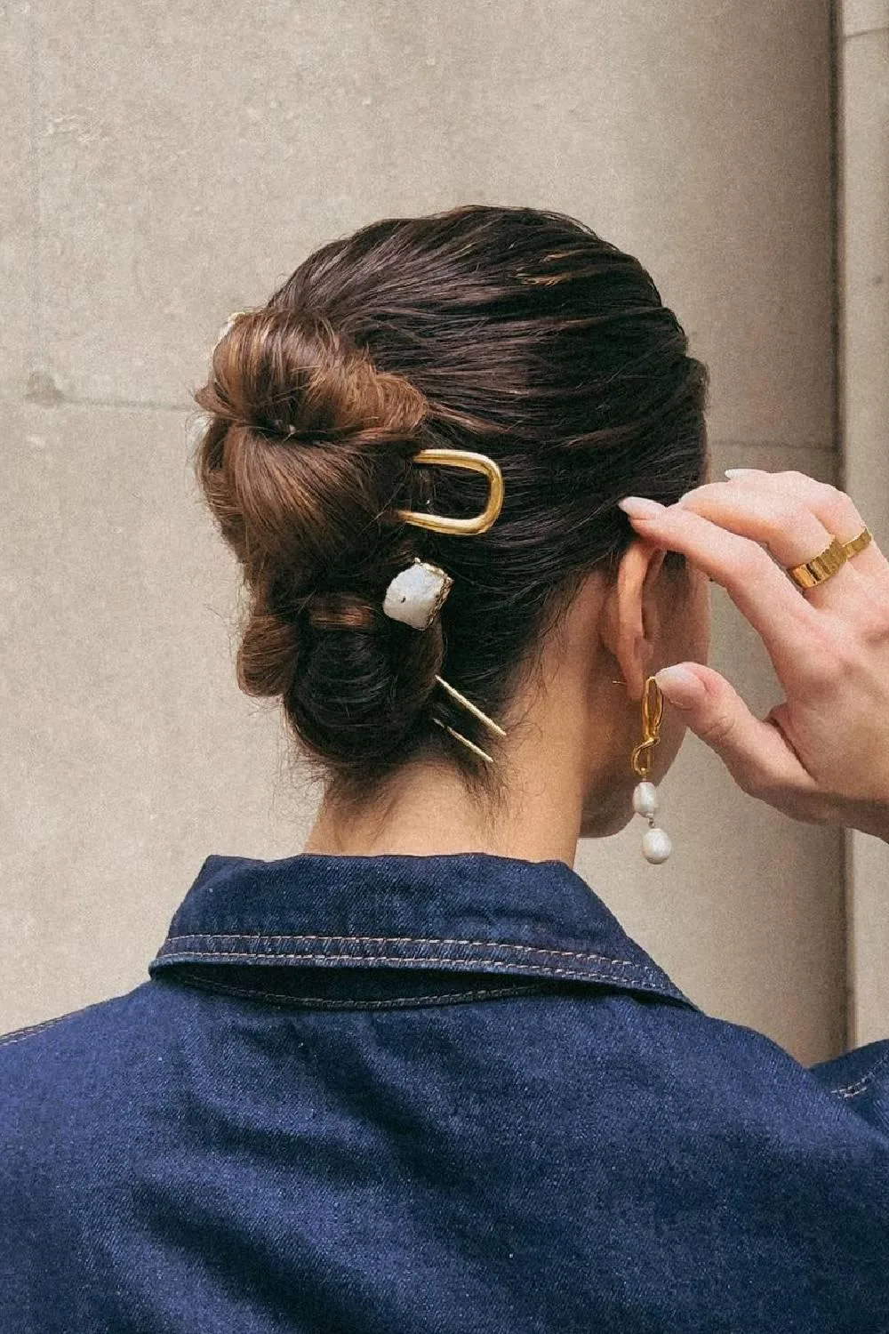 How to Use the French Pin: Tips & Hairstyles to Try | ELLE