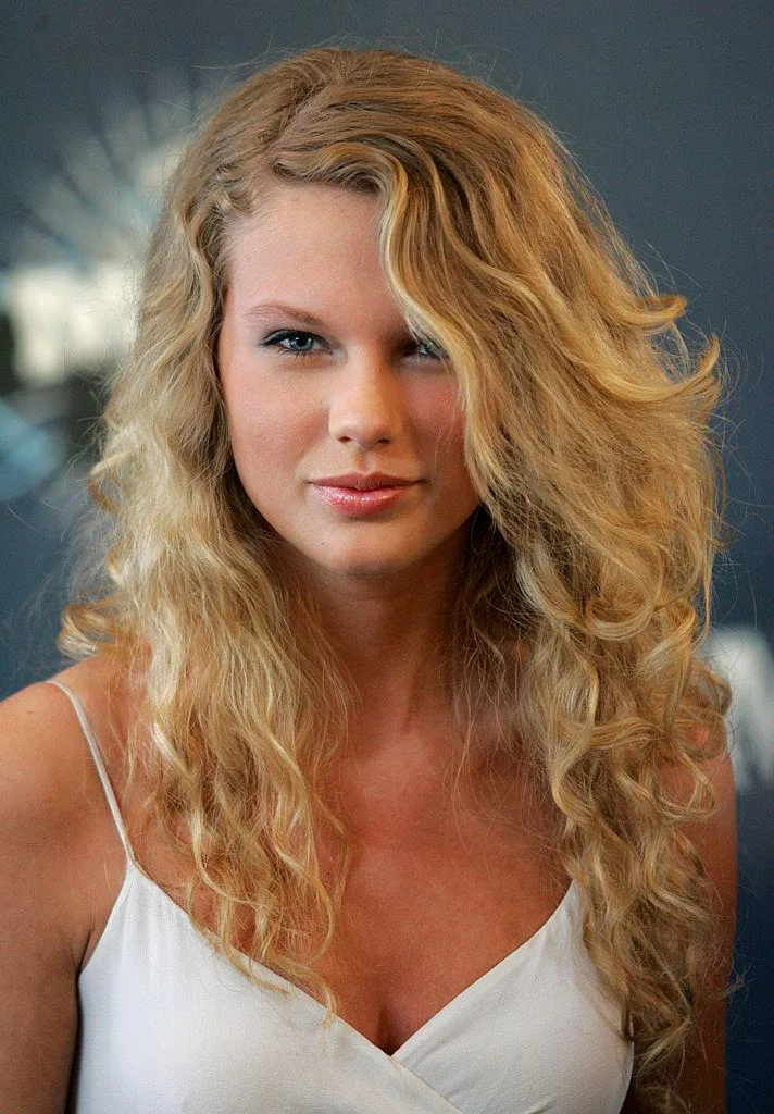 Taylor Swift's Before & After Beauty Evolution In Pictures