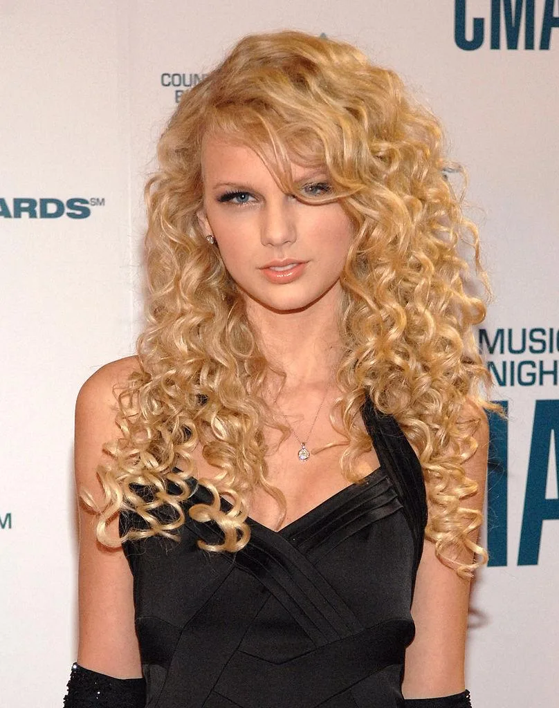 Taylor Swift's Before & After Beauty Evolution In Pictures