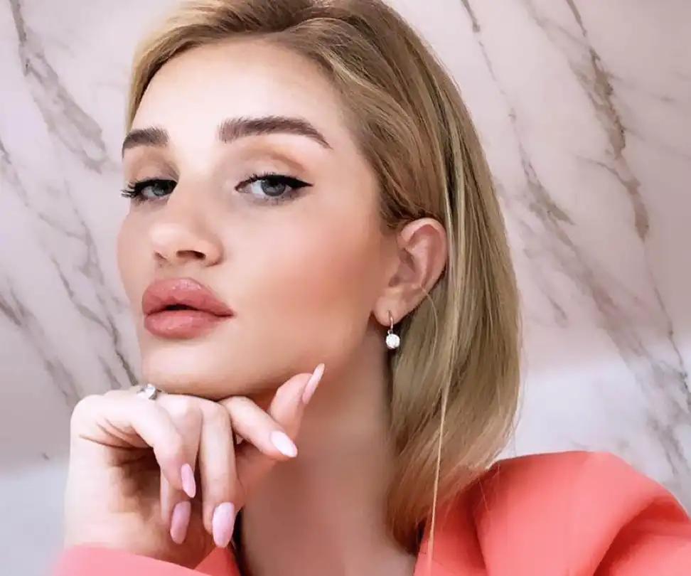 Lip Flip Review Better Than Lip Filler For Plump Pout Elle