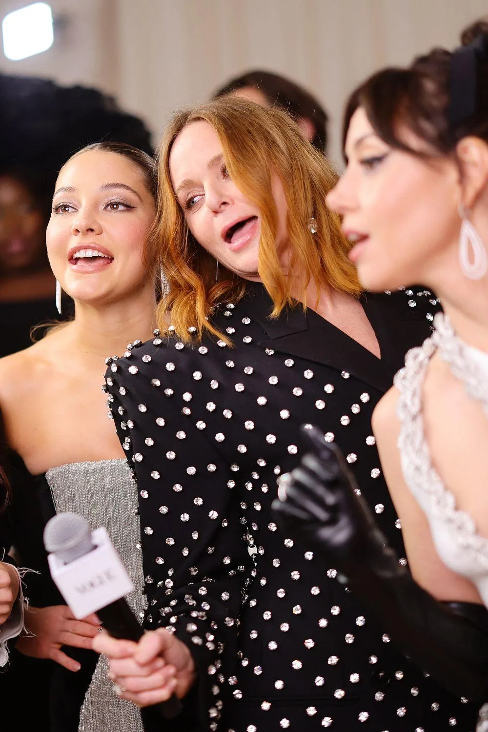 Chloe Fineman's Awkward Met Gala Interview With Aubrey Plaza