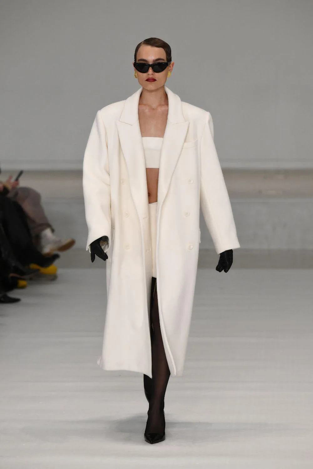 Power Dressing: How To Wear A Power Suit 2023