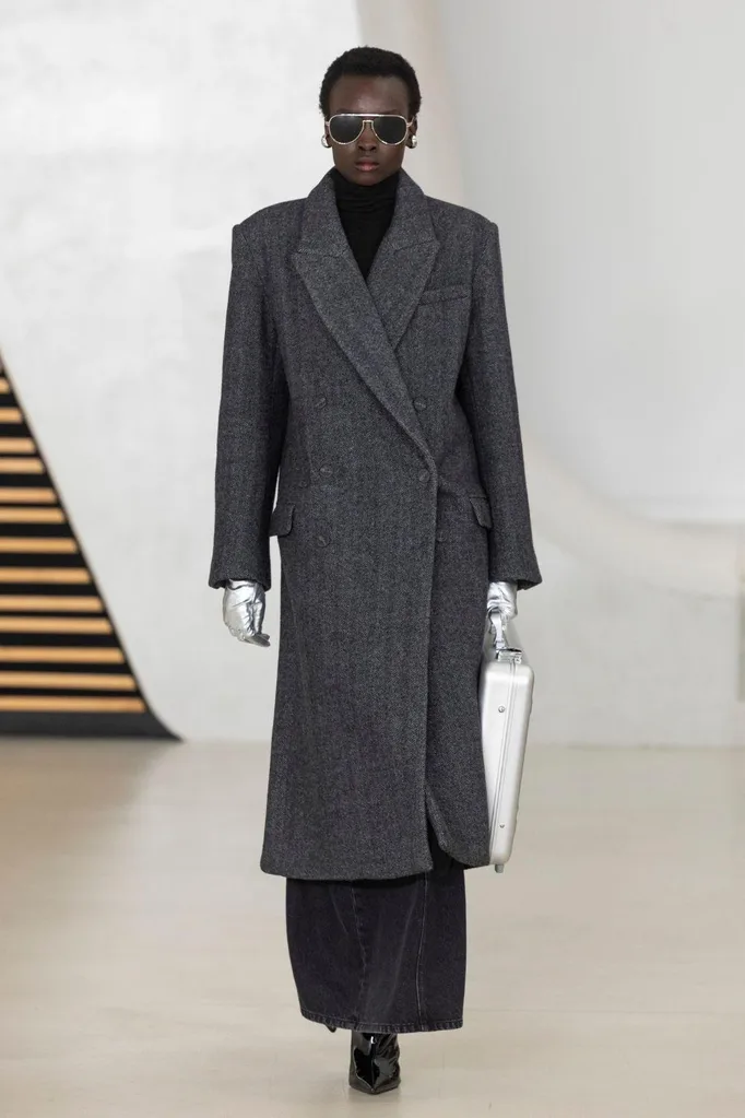 Power Dressing: How To Wear A Power Suit 2023