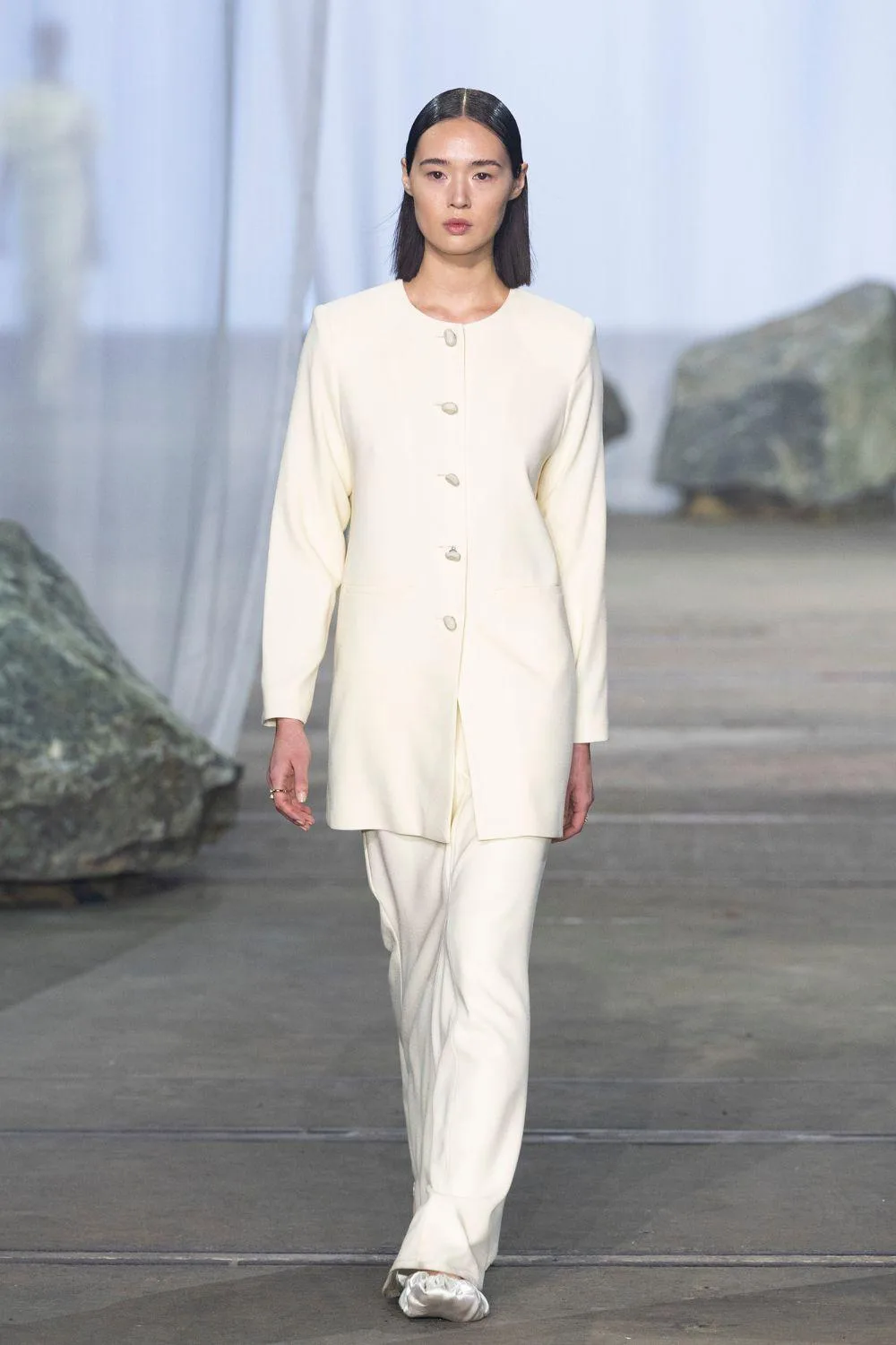 Power Dressing: How To Wear A Power Suit 2023