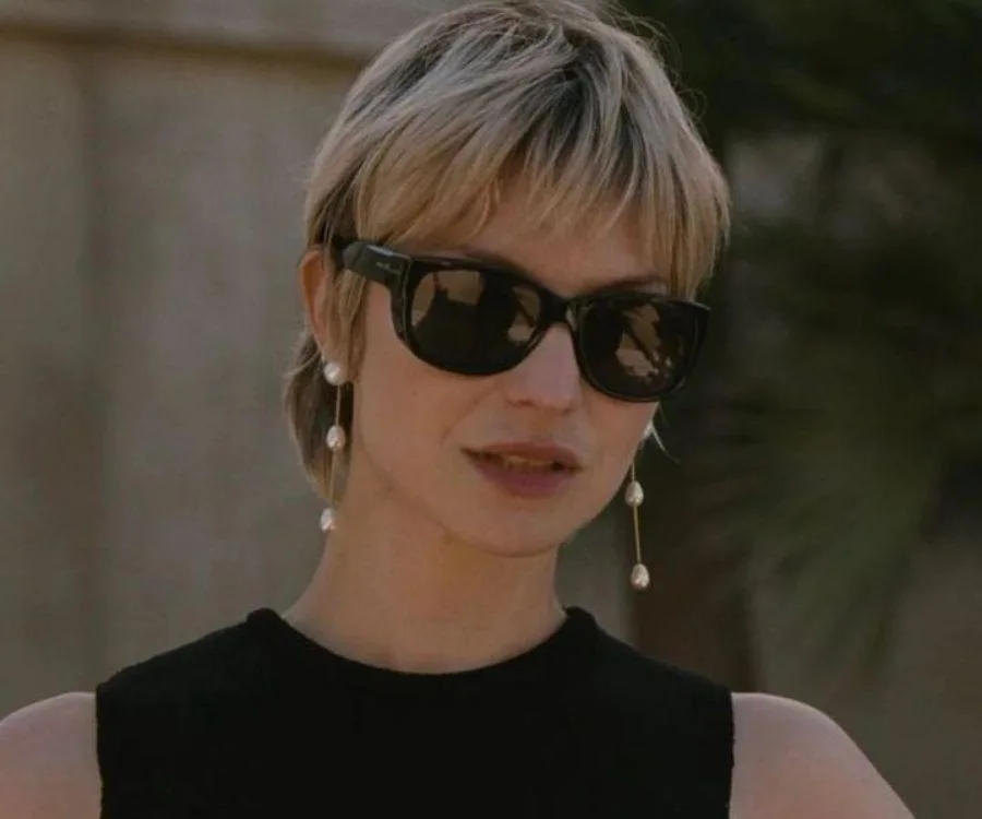 We Can't Get Enough Of 'Succession's' Naomi Pierce's Hair