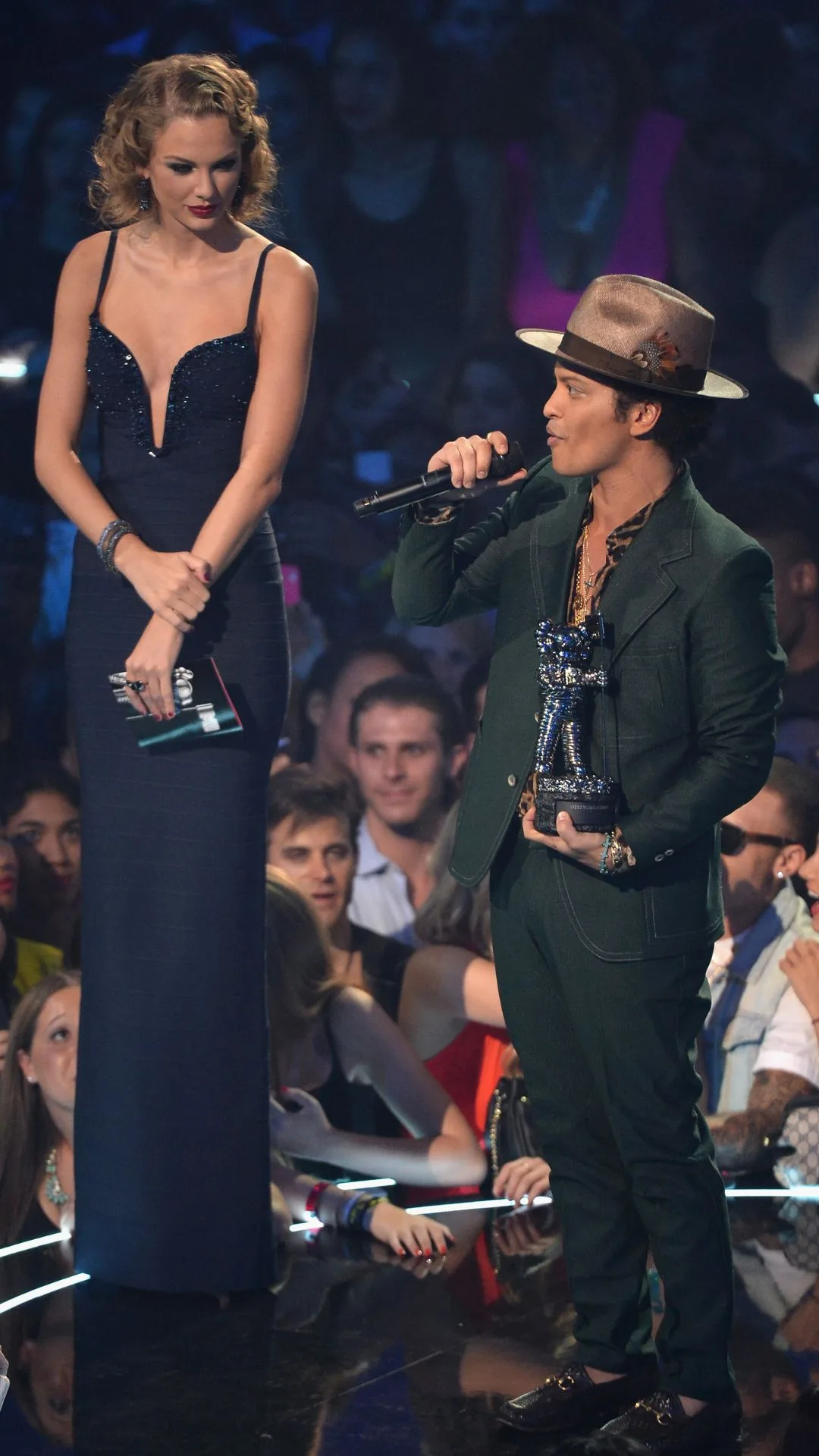 18 Celebrities You Never Knew Were *That* Tall