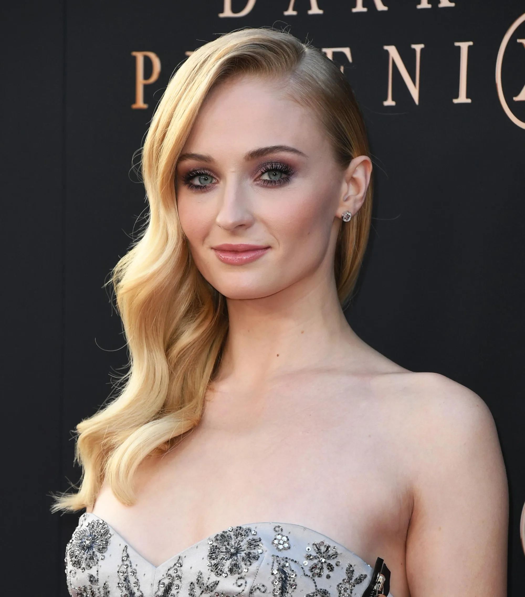 Celebrities Who Smoke: 28 Stars Who Are Smokers